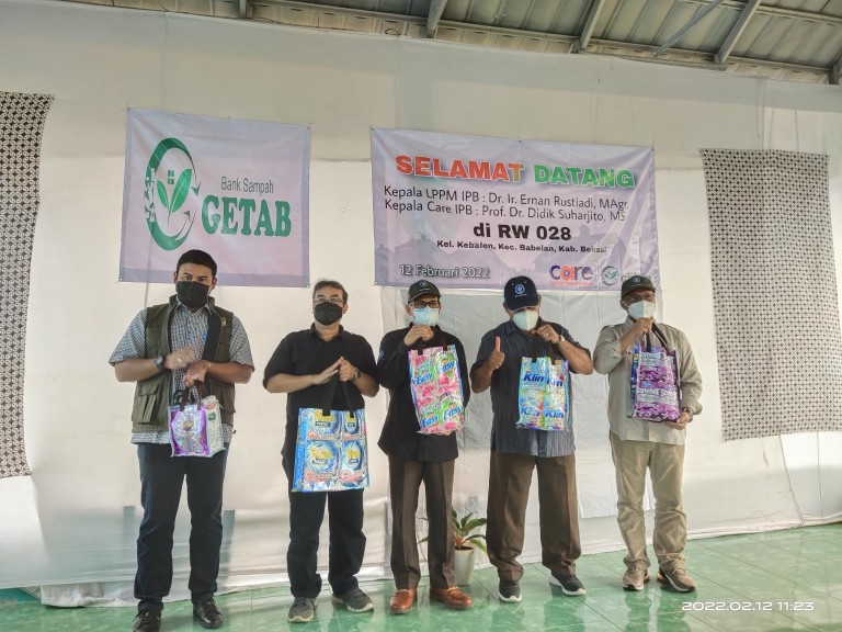 Atasi persoalan sampah, CARE LPPM IPB University launching Sekolah ...